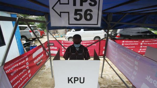 Batas usia capres-cawapres: Apa saja ‘kejanggalan dan kronologi keanehan’ putusan Mahkamah ...