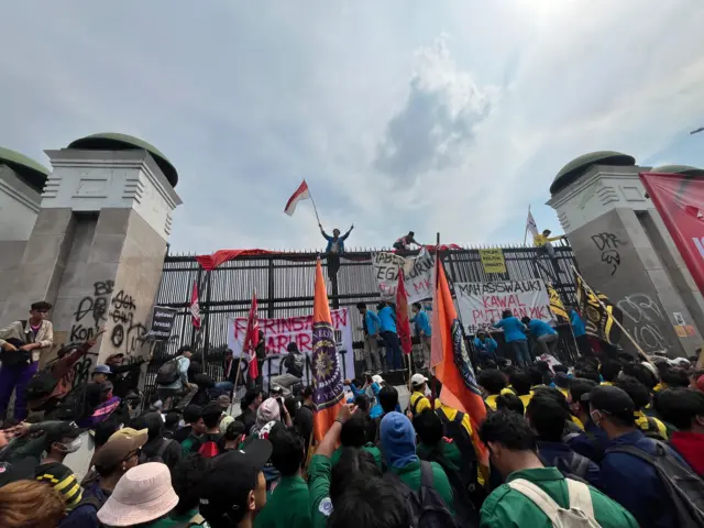 Demo hari ini: Mengapa Garuda Pancasila digunakan dalam 'peringatan darurat Indonesia' dan ...