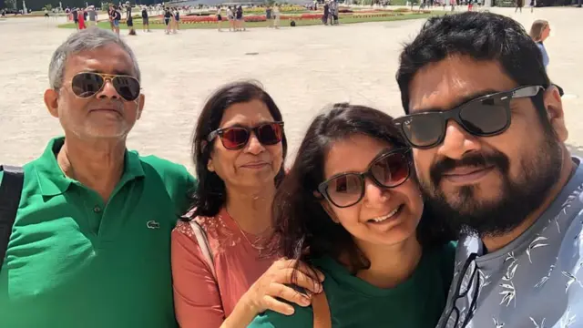 ओम राऊत : वडील मराठी संपादक, आई निर्माती, असा आहे ‘आदिपुरुष’च्या ...