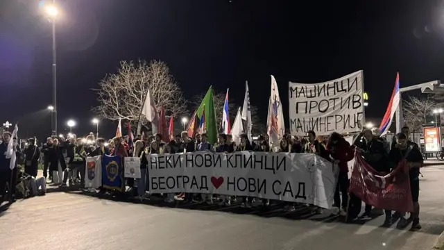 Studenti iz Beograda dva dana pešačili do Novog Sada, priređen im veliki doček - BBC News na srpskom