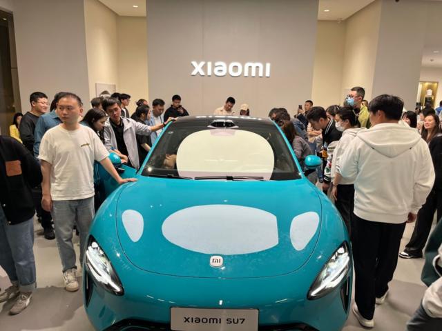 Xiaomi SU7: Çinli telefon şirketi ilk elektrikli otomobiliyle Apple’dan ...