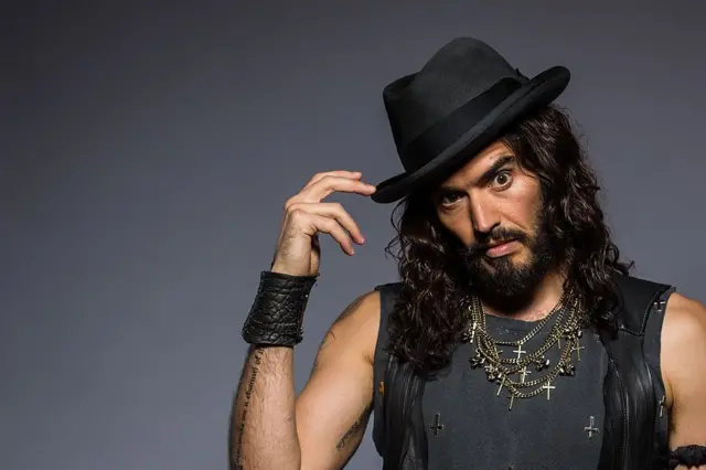 Russell Brand, el controvertido actor y YouTuber británico en el centro ...