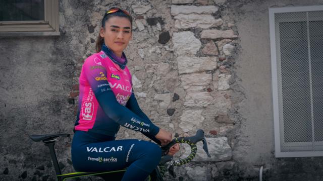 Những nữ vận động viên xe đạp trốn khỏi Afghanistan để theo đuổi giấc ...