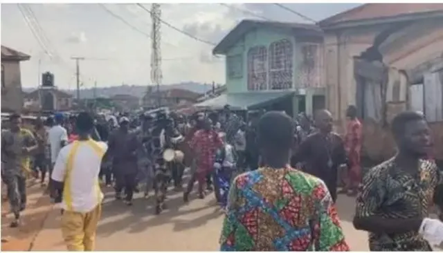 Ṣé lóòótọ́ ni eégún Ìpọ̀nríkú gé orí eégún Olóòlù sí Gẹ́gẹ́ ní Ibadan ...