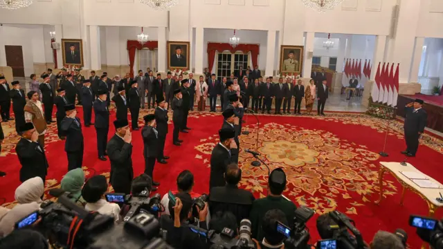 Kabinet Merah Putih Prabowo-Gibran tergemuk sejak Orde Baru hingga Reformasi - BBC News Indonesia