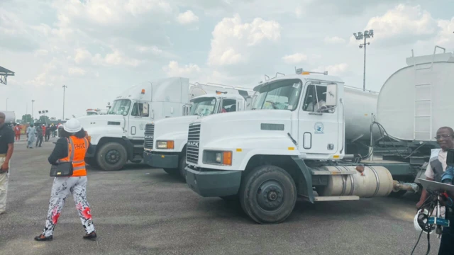 Port Harcourt refinery begin operations: Price of fuel go reduce as NNPC refinery start work ...