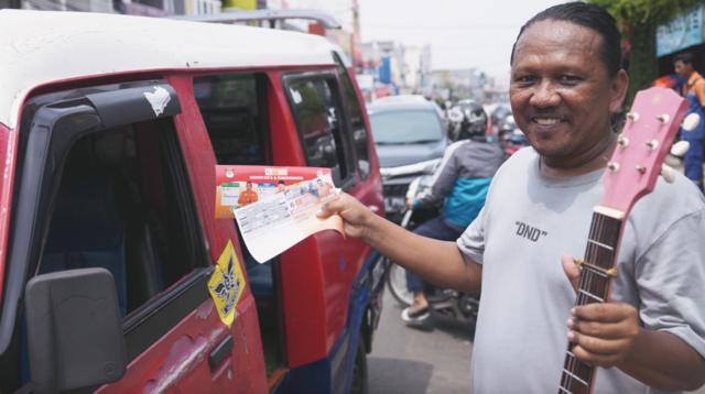 Pemilu 2024: Dari PRT, supir angkot, penjual sabun hingga tukang mi ayam – Kisah caleg miskin ...