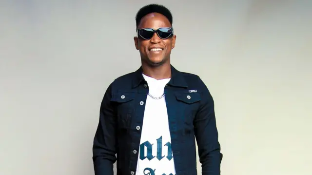 Fitattun mawaƙa a Kannywood da Youtube ya ɗaga likkafarsu - BBC News Hausa