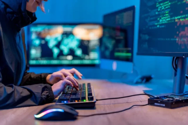 CrowdStrike dan Microsoft: Gangguan TI global berdampak pada 8,5 juta ...