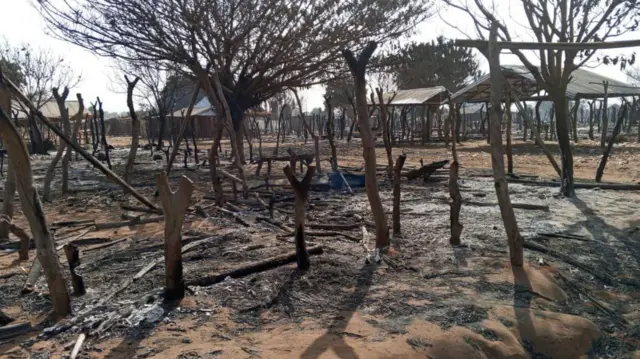 Àwọn agbébọn yawọ ọjà, ṣekúpa èèyàn 30, jí ọ̀pọ̀ gbé lọ - BBC News Yorùbá