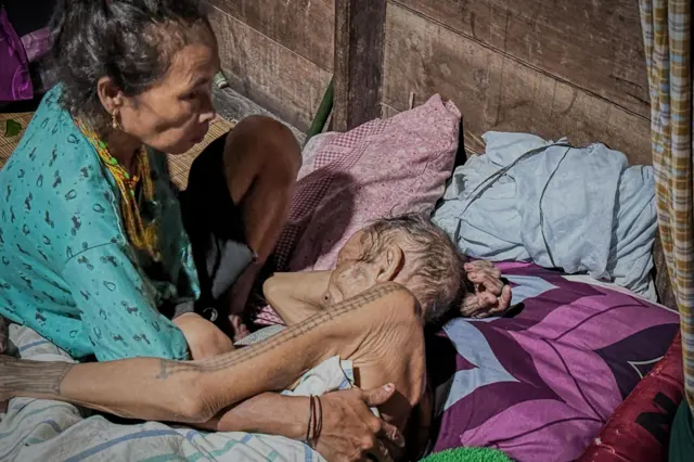 Masyarakat adat: Sikerei, penjaga tradisi masyarakat adat Mentawai yang perlahan hilang ditelan ...