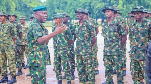 Iléeṣé ológun sọ̀rọ̀ lórí ìròyìn tó ní ọ̀pọ̀ ọmogun Nàìjíríà ń kọ̀wé ...