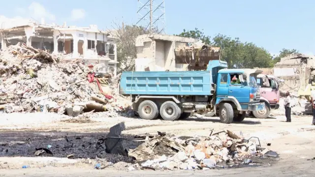 Sawirro: Maalintii uu dhacay qaraxii ugu weynaa Soomaaliya iyo hadda ...