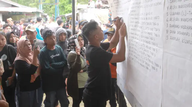 Bencana longsor: Kisah anak mencari ayahnya yang jadi korban longsor area tambang emas ilegal di ...