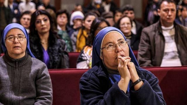 Israel-Hamas: Kisah suster Katolik yang menolak tinggalkan Gaza demi ...