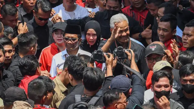 Pilpres 2024: Anies-Muhaimin dan Ganjar-Mahfud MD daftar capres-cawapres ke KPU - BBC News Indonesia