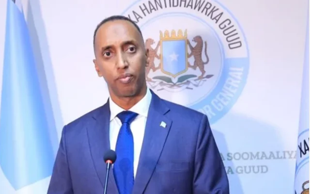 Weydiimo iyo cadeyn la'aan hareeyay habka loo maamulay dhaqaalaha ...