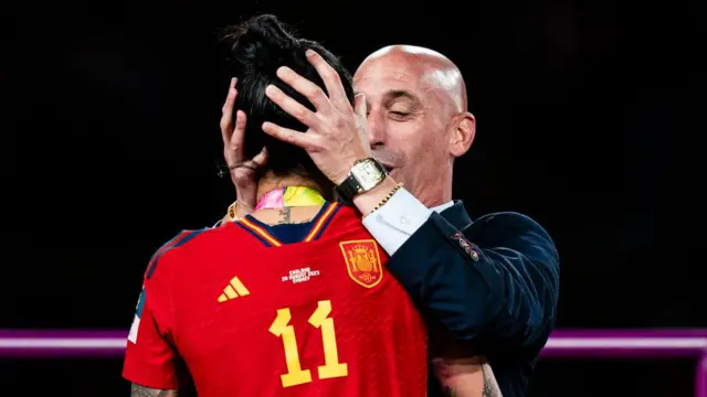 Luis Rubiales: la Federación Española de Fútbol acusa a Jenni Hermoso ... Luis Rubiales: la Federación Española de Fútbol acusa a Jenni Hermoso ...