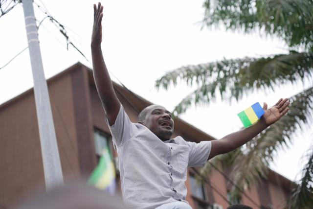 Gabon coup leader Brice Nguema wey remove Ali Bongo promise free elections - But e no give date ...