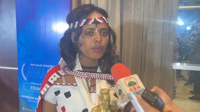 Yoosan Geetaahun: Artistoonni Badhaasa Haacaaluu Hundeessaa injifatan ...