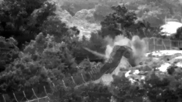 DMZ: 국기 게양기부터 콘트리트 장벽까지...비무장지대에 등장했던 것들 - BBC News 코리아