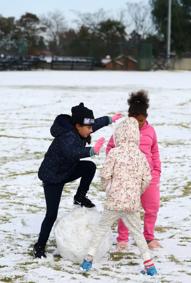 Snow in Johannesburg: Pictures as South Africa city see snowfall afta ...