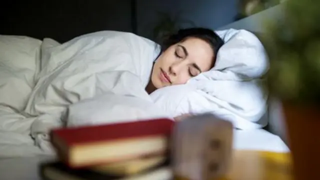 Kwanini tunakoroma na je ni wakati gani kukoroma kunakuwa tatizo? - BBC ...