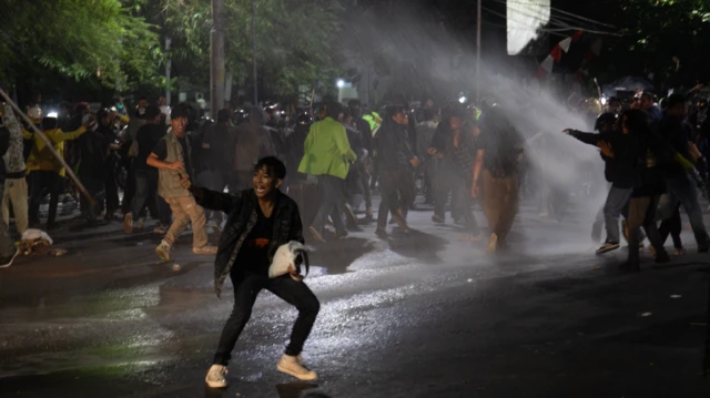 Demonstrasi: Repetisi ‘brutalitas polisi’ dalam aksi tolak revisi UU ... Demonstrasi: Repetisi ‘brutalitas polisi’ dalam aksi tolak revisi UU ...