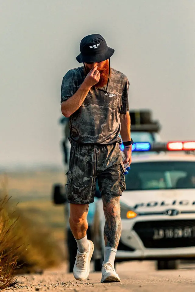 Russell Cook, el hombre que cruzó África de punta a punta corriendo ...