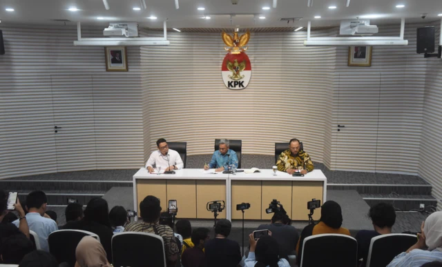 Sekjen PDIP Hasto Kristiyanto ditetapkan sebagai tersangka kasus dugaan suap dan perintangan ...