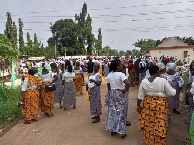 Ihe gọọmentị Ebonyi kwuru maka ebubo Ebubeagu ịkụsa 'August meeting' ụmụnwaanyị - BBC News Ìgbò