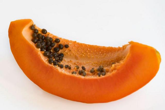 Faida za kushangaza ambazo pengine hukuzijua za kutumia papai - BBC ...