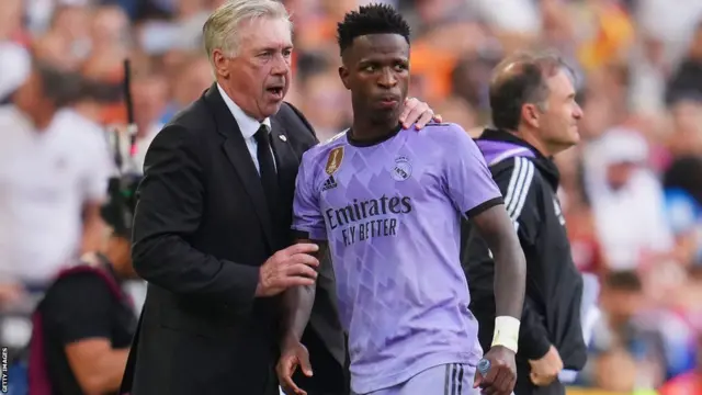 Ihiganwa ryari irya Ronaldinho, Ronaldo, Cristiano na Messi uyu munsi ...