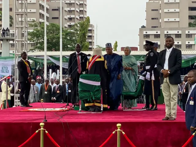 An rantsar da Tinubu a matsayin sabon shugaban Najeriya - BBC News Hausa