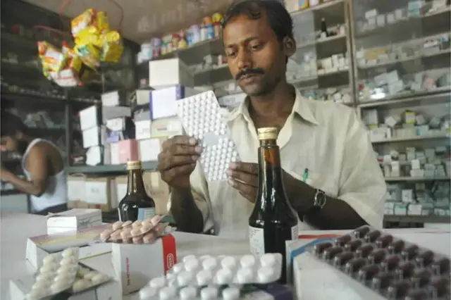 K﻿wanini dunia iwe na hofu na dawa za India? - BBC News Swahili