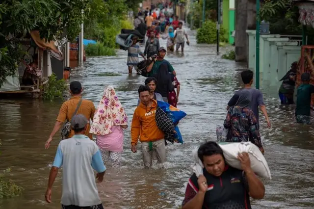Pemilu 2024: Ratusan TPS di Demak terendam banjir, KPU putuskan pemilu ...