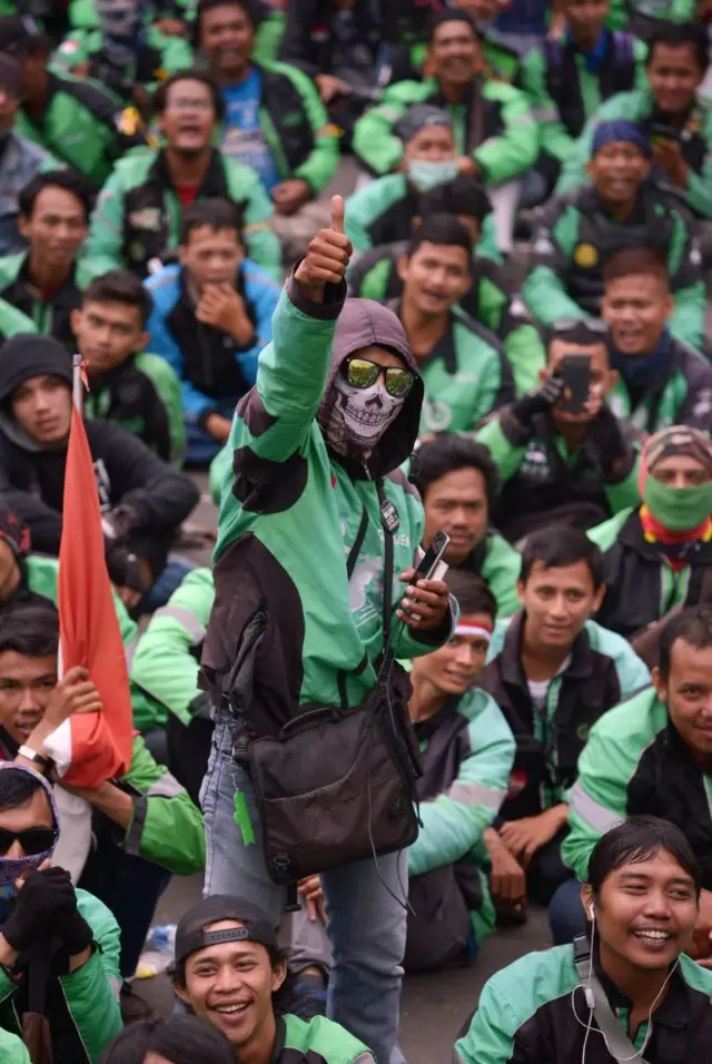 THR: Pengemudi ojek online dapat 'bonus hari raya', tapi bukan THR – 'Selama akar masalah tak ...