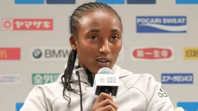 Amaanee Bariisoon yeroo saffisaa addunyaa galmeessuun maaraatoonii ...