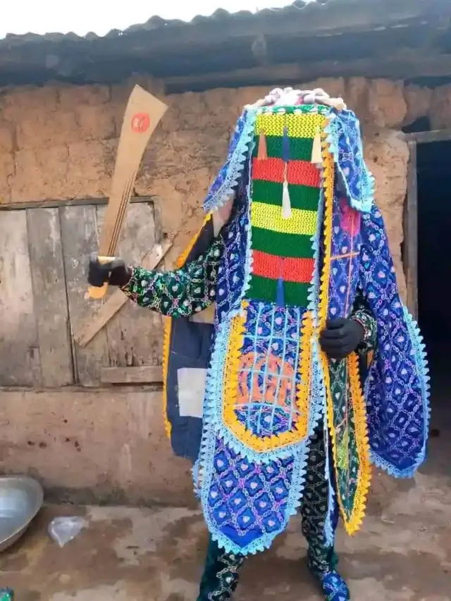 Mọ̀lẹ́bí kẹ̀yìn sí eégún agboolé wọn n’Ibadan, Olubadan gbóríyìn fún ...