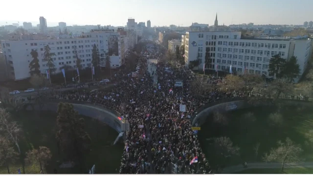 Završena studentska blokada mosta u Novom Sadu, Vučić kritikuje 'vašarsku atmosferu' - BBC News ...