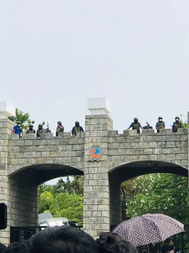 'இலங்கை அரசியல் தலைவர்கள் இந்தியாவிற்கு தப்பிச் சென்றதாக வரும் செய்தியில் உண்மை இல்லை', பக்கம் 2 ...