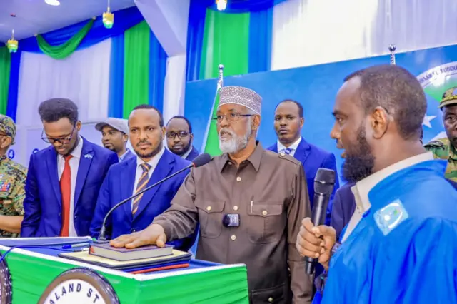 Dowladda Soomaaliya oo sheegtay in ay ciidamo geysay Raaskamboni - BBC ...