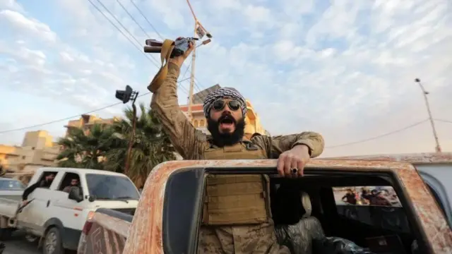 Mucaaradka hubeysan ee Suuriya oo qabsaday Dimishiq, iyagoona sheegay ...