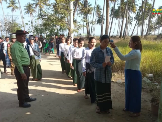 မြဝတီမြို့အနီးက သင်္ကန်းညီနောင်ကို စစ်တပ်လေကြောင်းတိုက်ခိုက် Bbc News