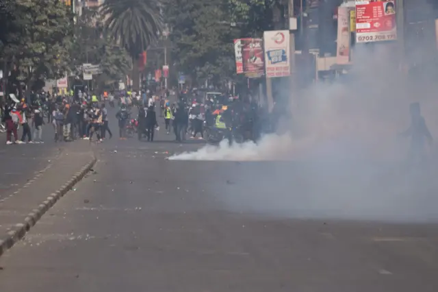 Maandamano Kenya 'yavamiwa na wahalifu' - BBC News Swahili