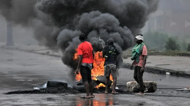 Madaxweynaha Kuuriyada Koonfureed oo xabsiga loo taxaabay kadib is-jiid ...