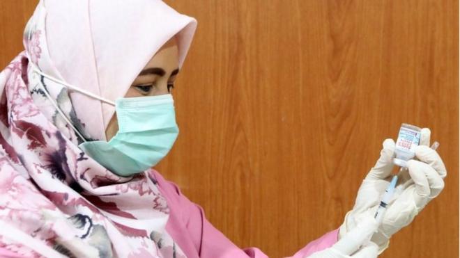 Vaksin Covid: Setelah dua tahun, apa yang kita ketahui tentang keampuhan dan efek sampingnya ...