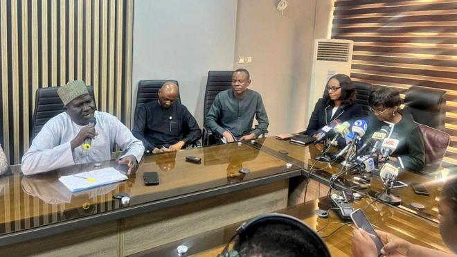 Menopause symptoms and meaning: Wetin be menopause and how e dey affect ...