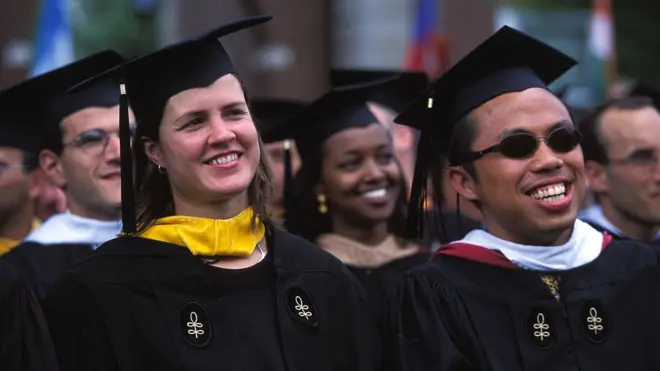 El desafío de Harvard a Trump que hizo que el presidente de EE.UU. congelara más de US$2.000 ...