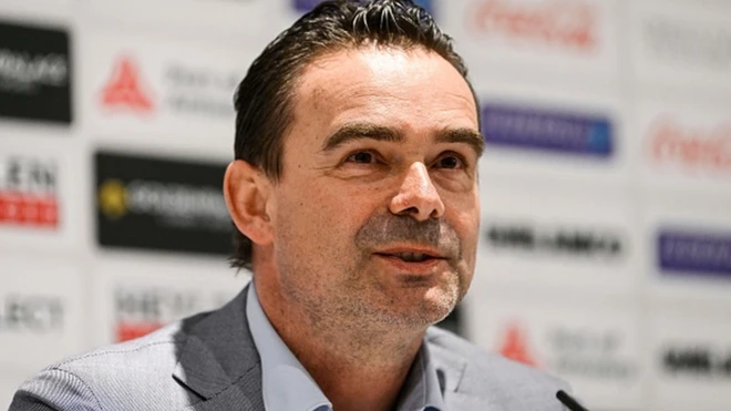 Cinsel tacizle suçlanan Marc Overmars, FIFA tarafından dünya çapında ...